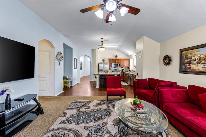 Spacious 4br Yard By Iah – 30 Day Stays - 훔블