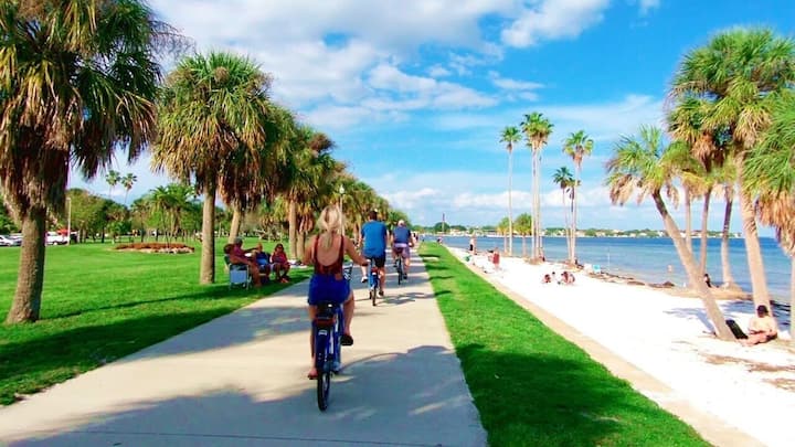 Walk To Beach\3 King Beds\grill\patio\kid Friendly - Treasure Island, FL