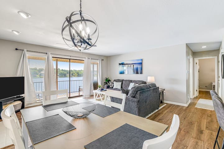 Lake Condo W/ View & Pool - Hot Springs, AR