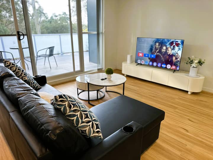 Spacious Penthouse Near Train Hospital &University - Parramatta