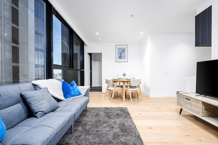 Steps From Crown Casino | 2br 2ba + Pool & Parking - St Kilda