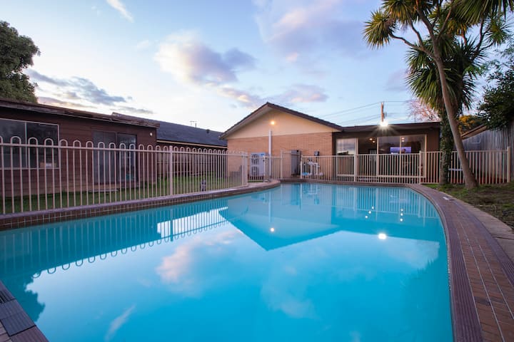 Pool, Games & Fun - Family Retreat! - Bayswater