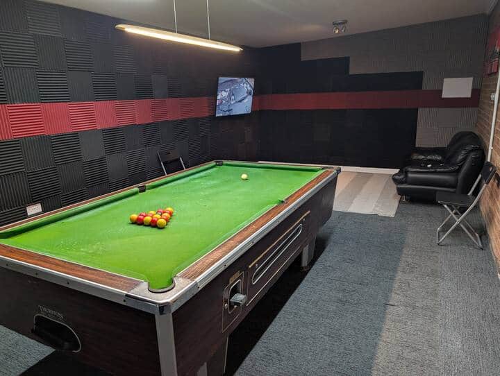 Spacious 3 Bed House With Games Room - Leicester