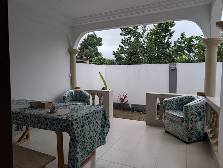 Iléorê – Maison Conviviale Avec Babyfoot & Cinéma - Togo