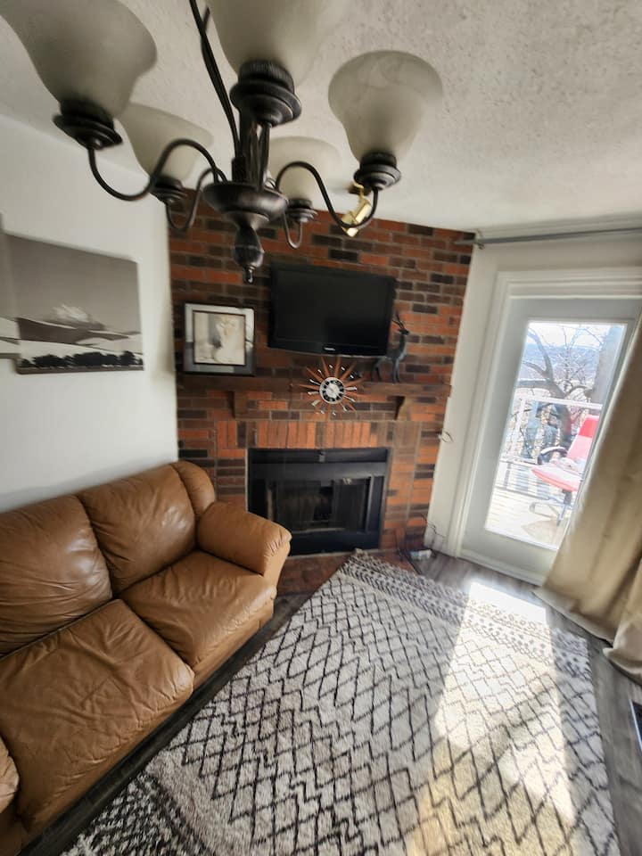 .C6 1br Deck, Fireplace, Smart Tv - Markham