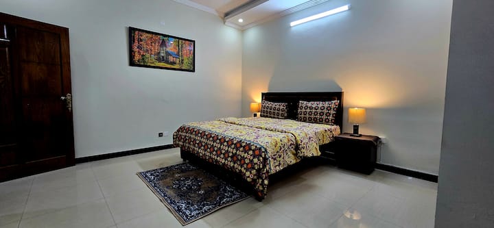 Family 2bhk B Parking Netflix Wi-fi Tv Kitchen B - Pakistan