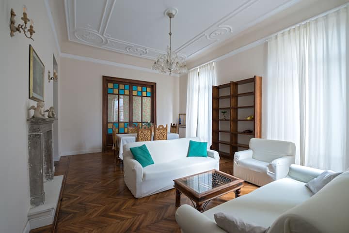 Elegante Quadrilocale D'epoca In Nolo - Lombardy