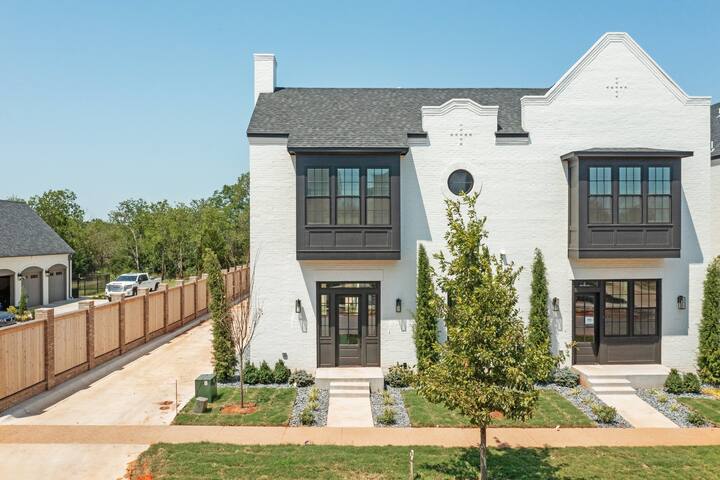 3 Bedroom Executive Designer Unit In Selah - Norman, OK