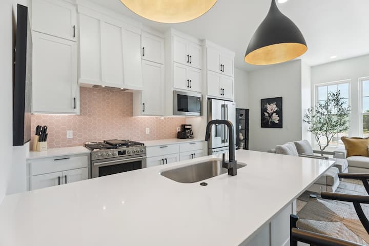 Brand-new Modern Retreat | Perfect For Couples - 노먼