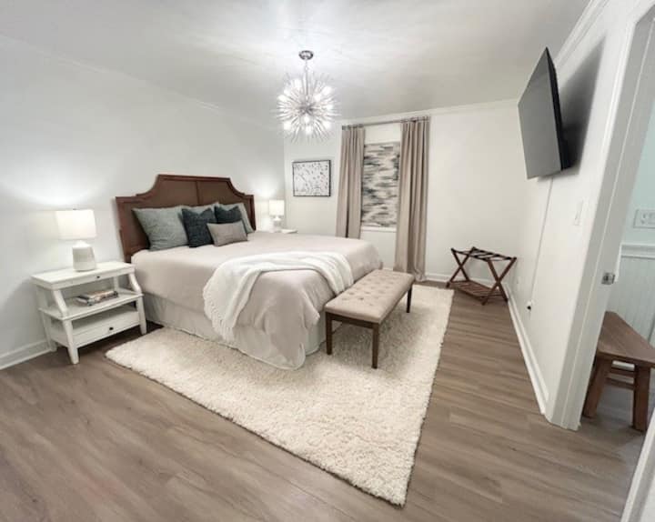 Upscale 2br Condo - 1 Mi To Wfu - Winston-Salem, NC