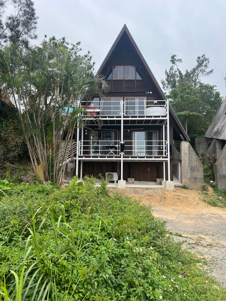 ジャグジー付きテラスでBbq可！
おしゃれな北欧スタイルの三角屋根が包み込む、安らぎのコテージ - Nago