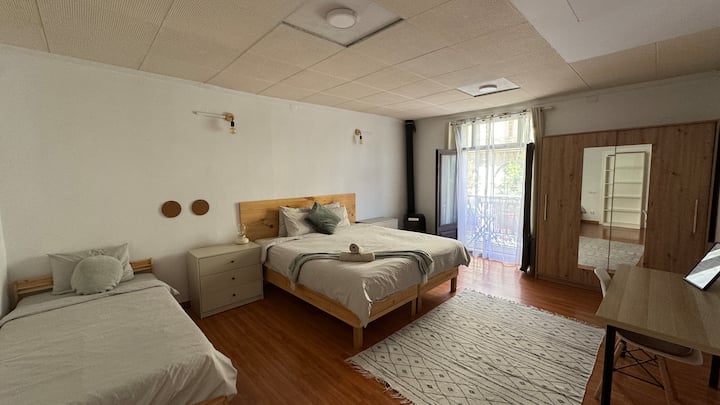 Comfortable Room With Private Balcony In Center - Barcelona