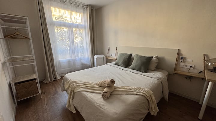 Big Bedroom In Amazing Location In Center - バルセロナ