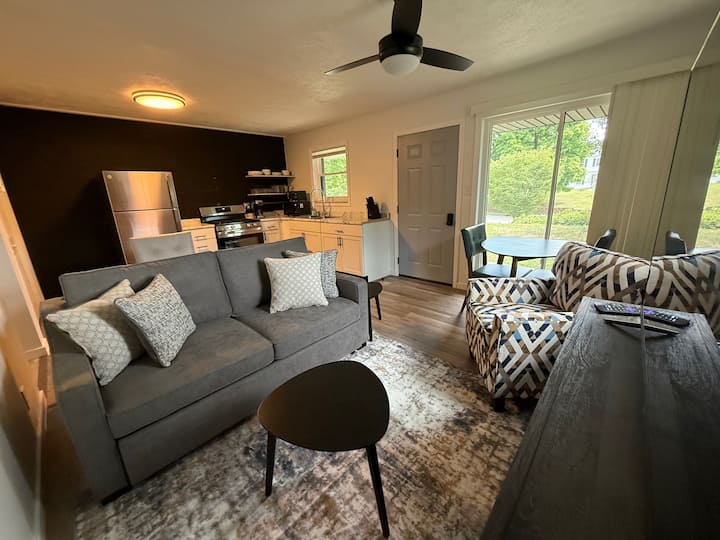 Modern 1 Bed Gem On Main St - Avon, IN