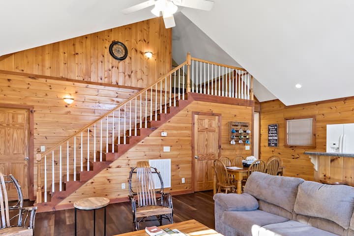 The Cabin At The Willows - Maryville, TN
