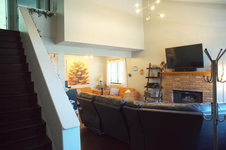 The Cozy Pinecone - Gj, Co - Colorado Mesa University, Grand Junction