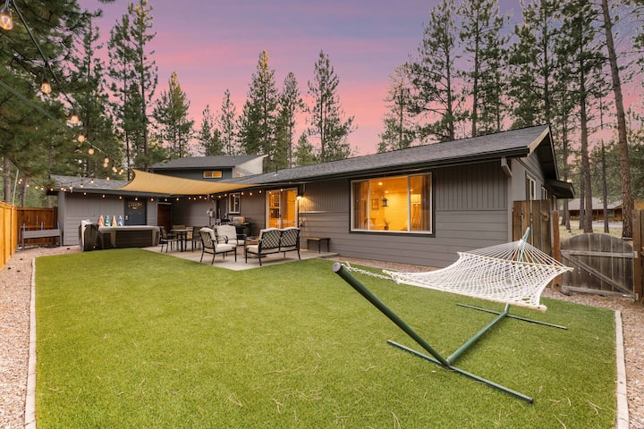 House+adu+gameroom+jacuzzi+pool+fire Pit+loft - Sisters, OR