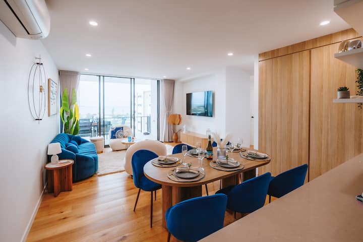 Sea-view 3br, Rooftop Pool, Secure Parking & Study - Brisbane