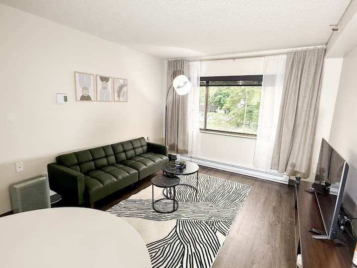 Contemporary Modern 1br Charming Stadium District - Tacoma, WA