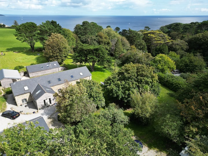 Pretty Cottage, Walk To Beaches & Pub, Sea Views - Falmouth