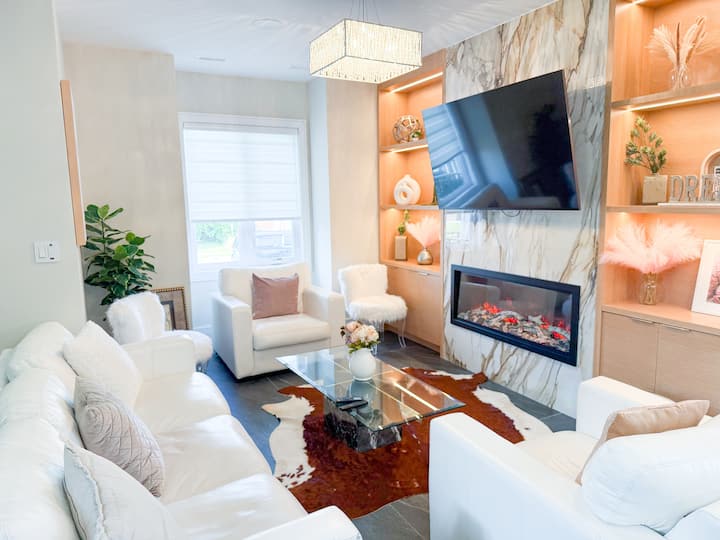 Luxury 4 Bedroom Retreat Steps To Yorkdale Mall - Toronto, ON