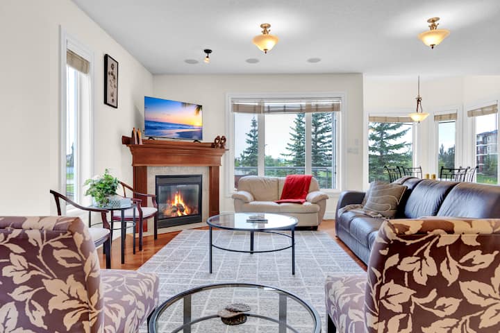 Family Home | Ac | Sleeps 8 | Play Structure - Edmonton