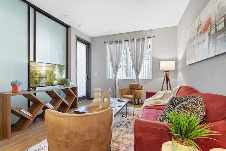 Luxurious 2bed 2bath Retreat In Prestigious Irvine - 塔斯廷