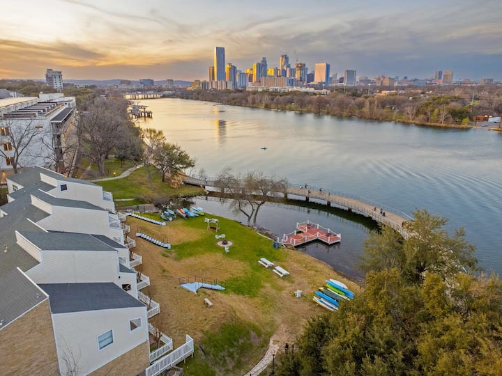 Spacious 3-bed On Lake Austin - Austin, TX