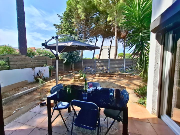 T4 Avec Parking, Wifi, Vélos & Jardin, Proche Mer - Aigues-Mortes