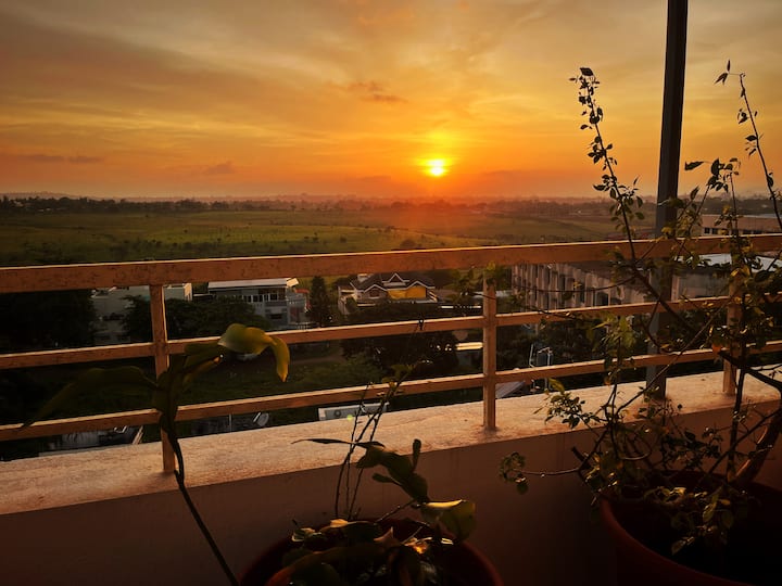 1 Bhk Sylvanair•ambient Lights•spacious Homestay - Kolhapur