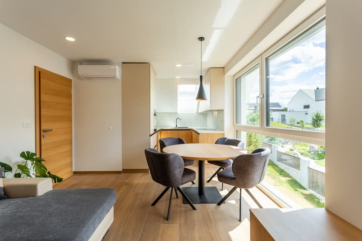 Sunny Green Escape - Lesce