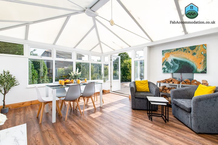 Large 4bedroom House-parking -By Fabaccommodation - Bristol