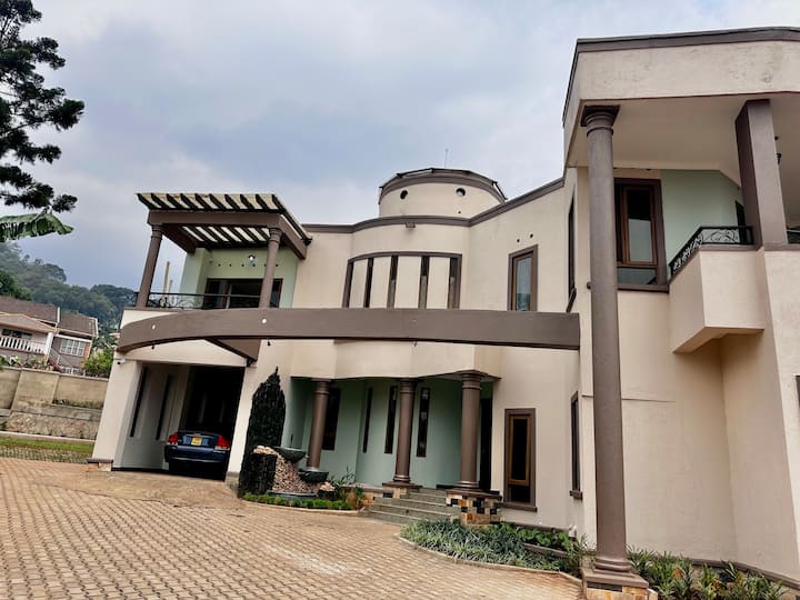 The Vista Residence 6-bedroom Home Near Munyonyo - Kampala