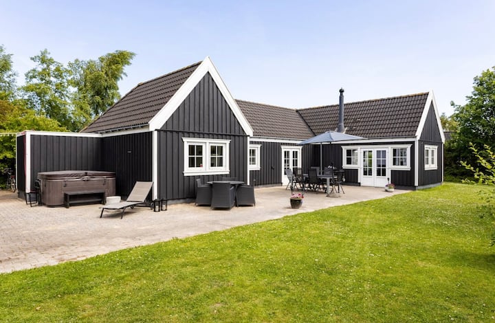 Tennis, Spa Ude & Inde Samt Sauna - Tisvildelund - Denmark