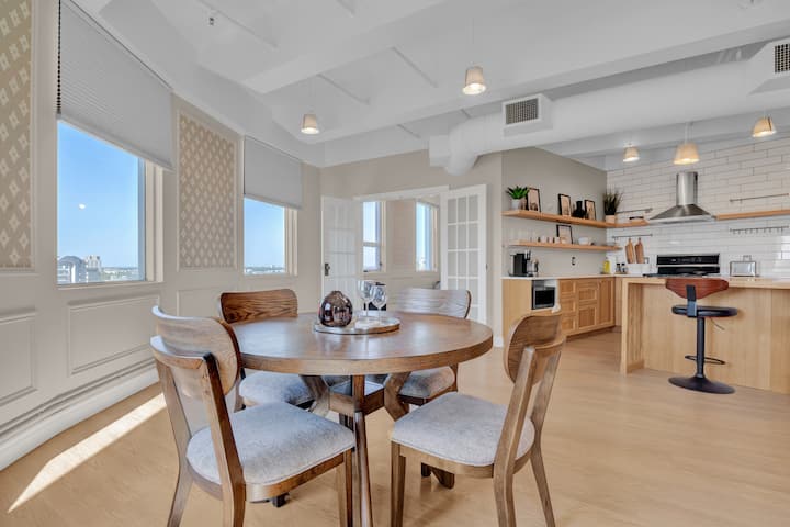 Dt Yeg | Sleeps 6 | Ac | Underground Parking - Edmonton