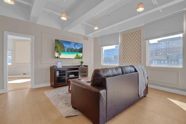 Dt Yeg | Ac | Sleeps 6 | Underground Parking - Edmonton