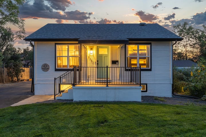 Spacious Family Haven | Hot Tub, Pool & Ping Pong! - Denver, CO