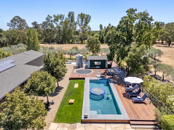 Private Sonoma Vineyard Estate + Pool, Spa, Views - Hamel Family Wines, Sonoma