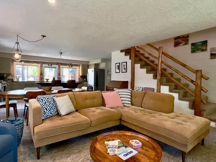 Dog-friendly Retreat W/ Hot Tub & Forest Access - Sisters, OR