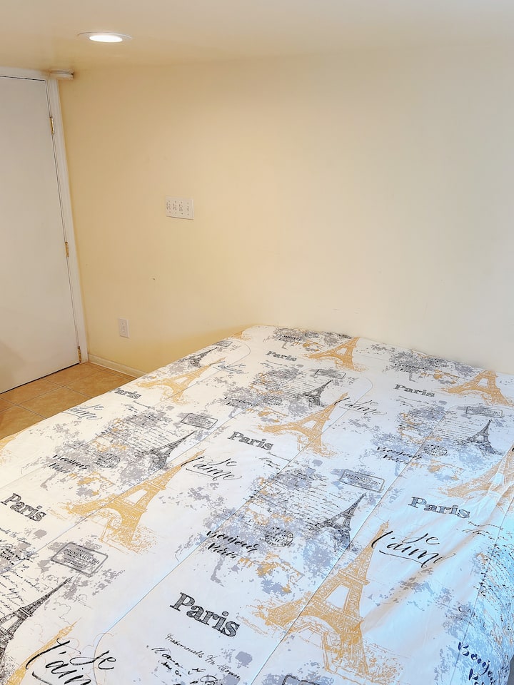 Cozy 2-bed Bath Unit Near Airport | Free Parking中文 - Burien