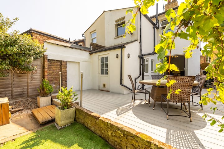 Charming 3br Victorian W/parking - Thames Ditton