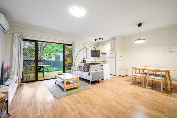 Burwood 2br Apt Free Parking Near Train - Burwood