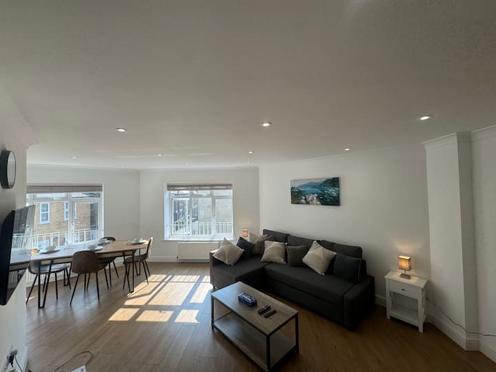 Hounslow Stay: 2 Bed, Parking - Twickenham