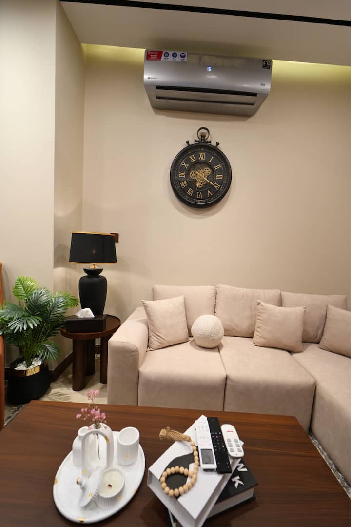 Designer 1br | Infinity Pool Ifast Wifi & Parking - Islamabad