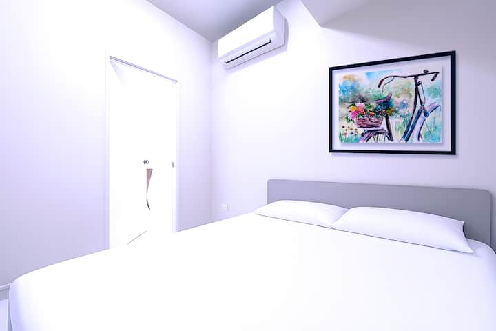 Chic 2br Condo In Makati Cbd | Fast Wifi + Netflix - Manila