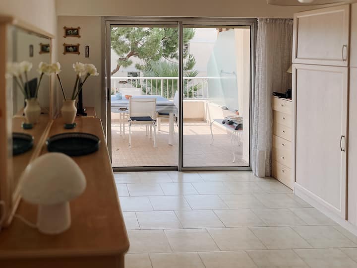 Appartement Climatisé & Terrasse, Proche Plages - Saint-Laurent-du-Var