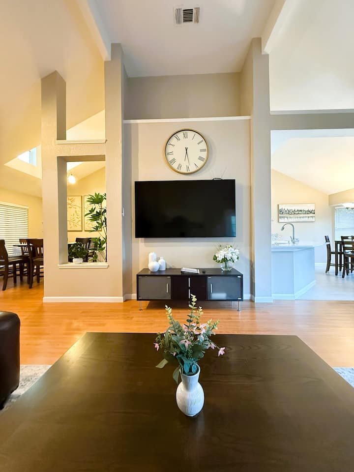 Cozy, Home Away From Home In Grand Prairie - Grand Prairie, TX