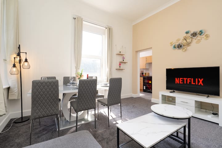 Seaside Haven • 8 People • Parking & Near Pier - Oceanarium, Bournemouth