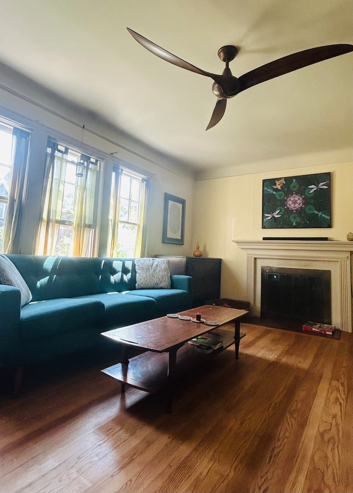 Charming Cozy Home - Gardens, Park, Near Downtown - Ypsilanti, MI