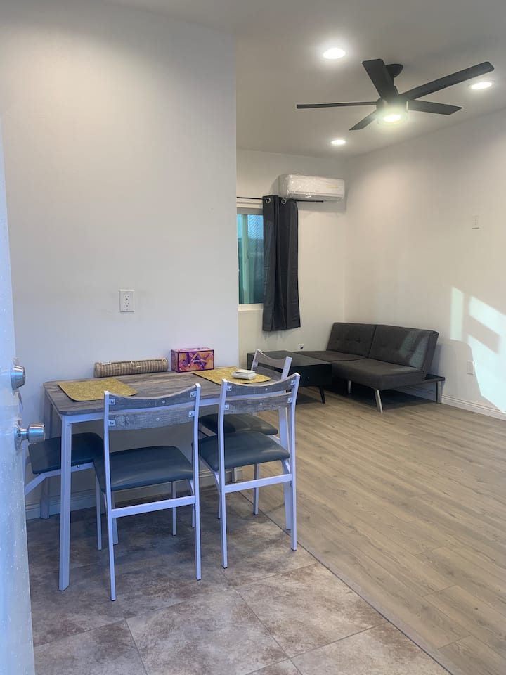 新盖的Adu2,2b1b
620square Feet - Whittier, CA